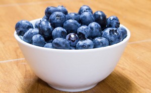 How to Wash and Clean Blueberries Properly (So They're Safe to Eat)