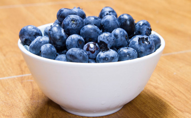 How to Wash and Clean Blueberries Properly (So They're Safe to Eat)