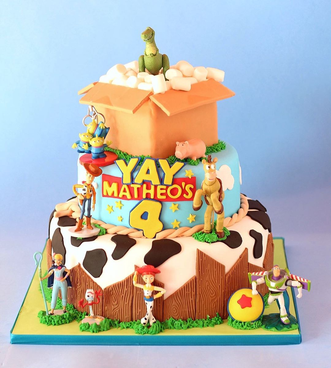 15 Eye-Catching Toy Story Cake Ideas & Designs | The Bestest Ever!