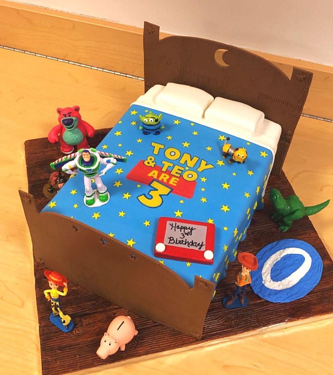 15 Eye-Catching Toy Story Cake Ideas & Designs | The Bestest Ever!