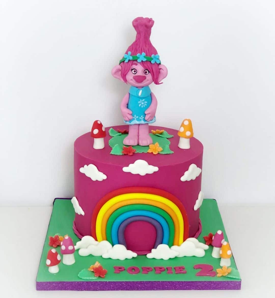 13 Cute Troll Birthday Cake Ideas (Bring The Party to Life)