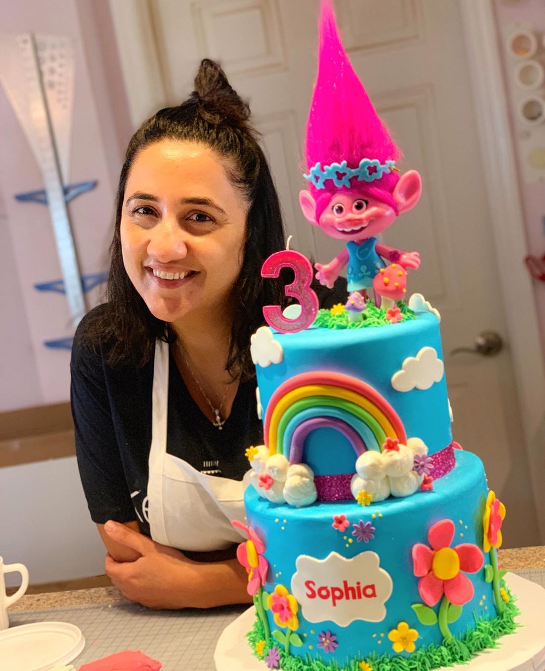 13 Cute Troll Birthday Cake Ideas (Bring The Party to Life)