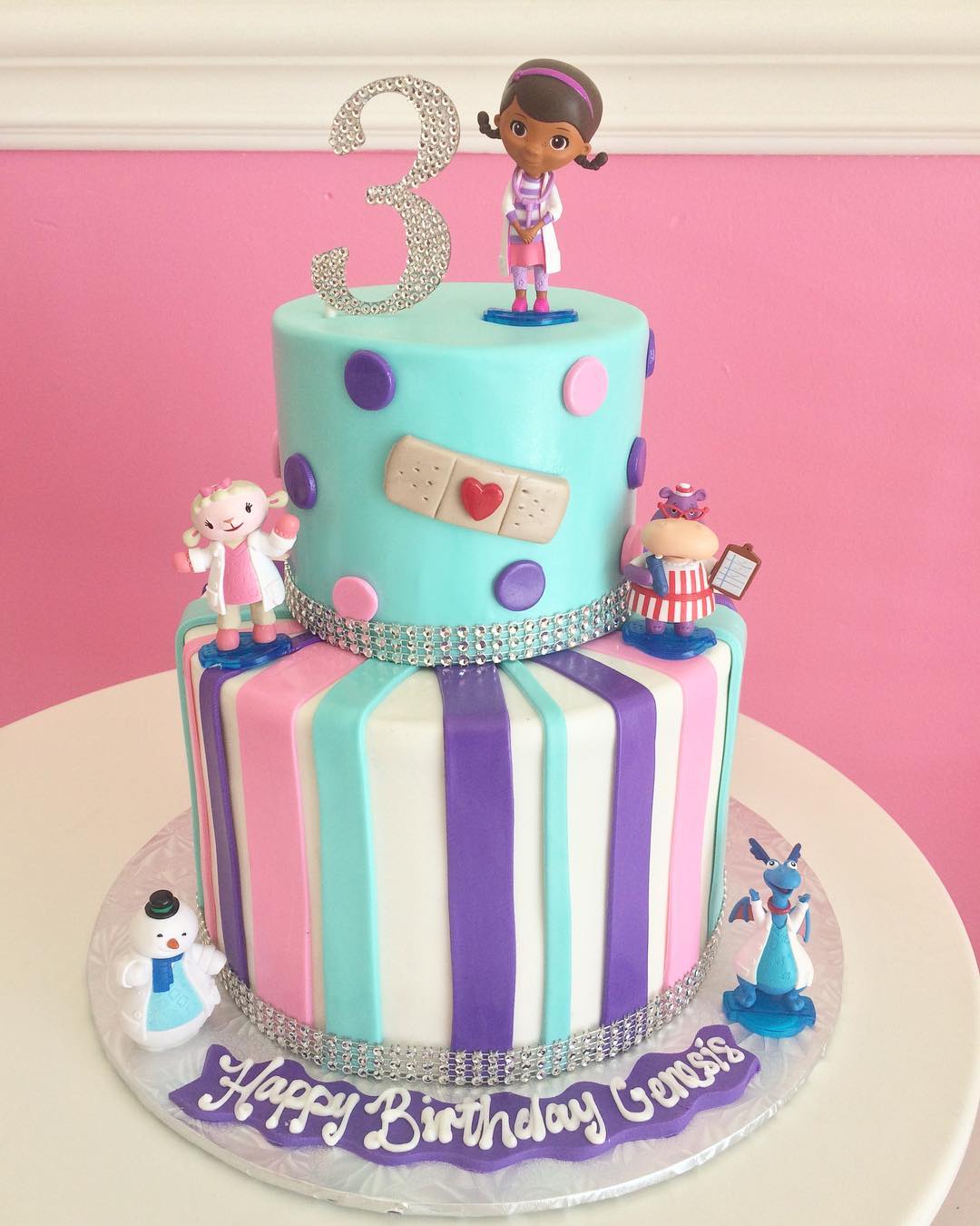 15 Awesome Doc McStuffins Cake Ideas & Designs (Perfect For Birthdays)