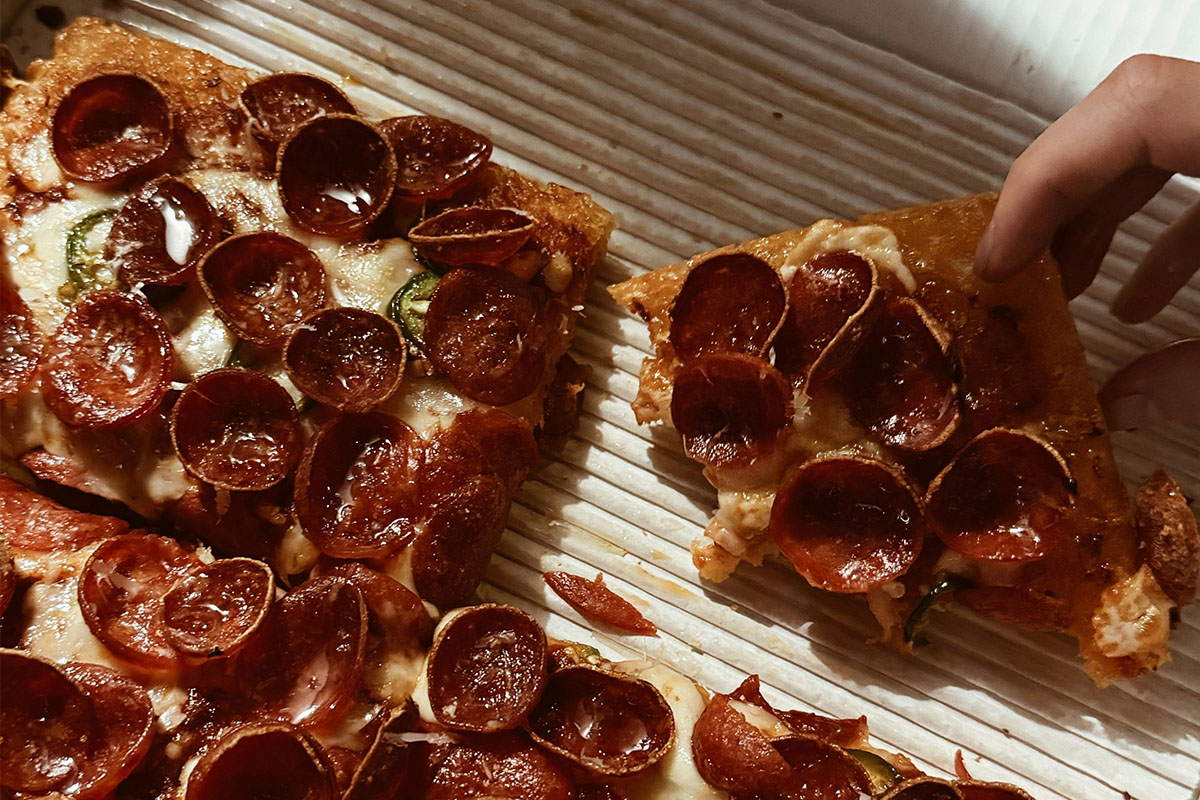 The Ultimate Pizza Size Guide (Slices, Inches & Servings)